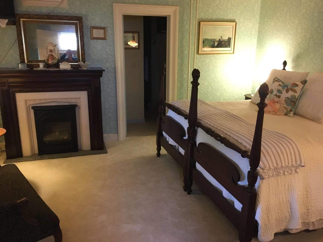 Connecticut Coastal B&B Lodging for Unique Getaways | Westbrook Inn Bed ...